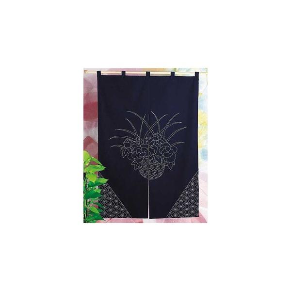 ＜出来上がり寸法＞縦120cmx横81cm＜キット内容＞25番ししゅう糸（白糸使用）No.4500 刺し子布(紺)刺し子針刺し方説明書皿付皮指ぬき1個＜備考＞図案は布にプリント済み。＊こちらの商品は、お届けに1週間〜10日ほどお時間をいただ...