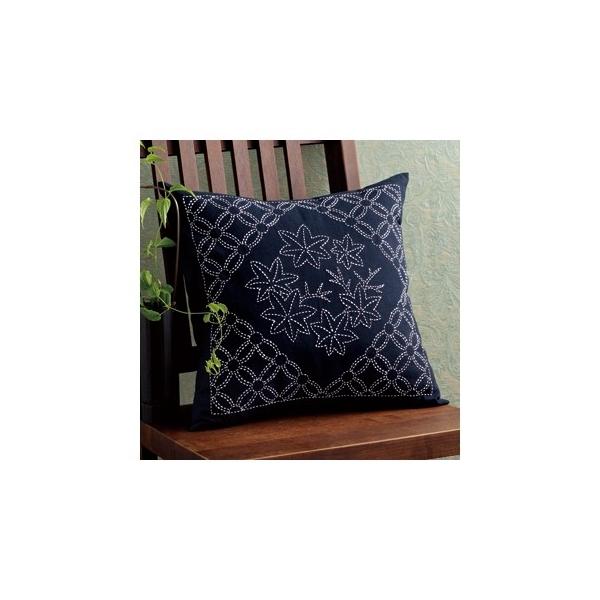 ＜出来上がり寸法＞約縦43cmx横43cm＜キット内容＞刺し子糸:細（白糸使用）No.4500 刺し子布(紺)刺し子針刺し方説明書皿付皮指ぬき1個＜備考＞図案は布にプリント済み。クッションの中わたはキットに含まれていません。＊こちらの商品は...