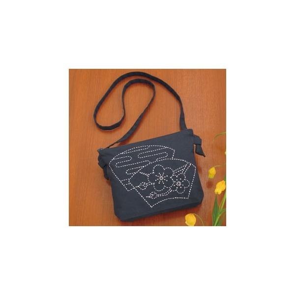 ＜出来上がり寸法＞約縦18cmx横23cmXまち4cmひもの長さ約140cm＜キット内容＞刺し子糸(細)800 白(綿100%)No.4500刺し子布107 紺(綿100%)刺し子針指ぬき作り方説明書＜備考＞図案は布にプリント済み仕立て済み...