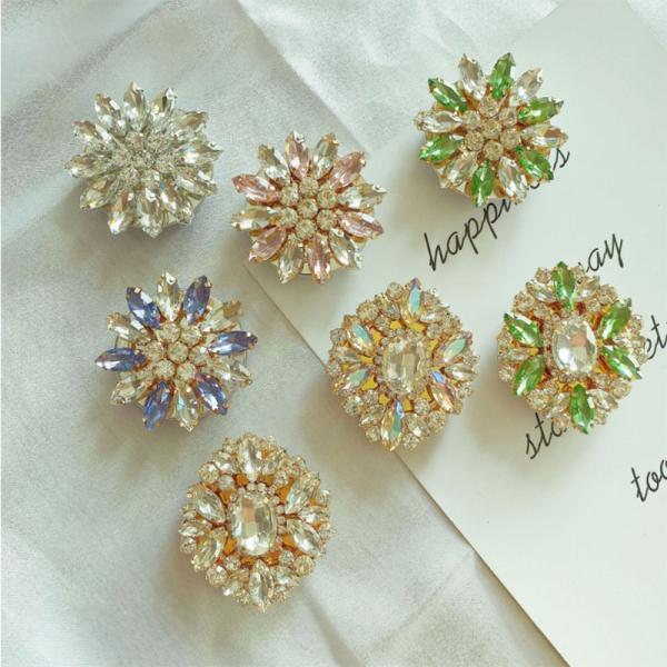 モチーフ素材：アクリル樹脂・合金※iPhoneケース/携帯ケースに貼り付けて使うスマホグリップです。※スマホグリップのみの販売となり、ケースの付属はございません。※海外輸入品の為、細かいキズ・汚れがある場合がございます。※商品画像はお客様の...