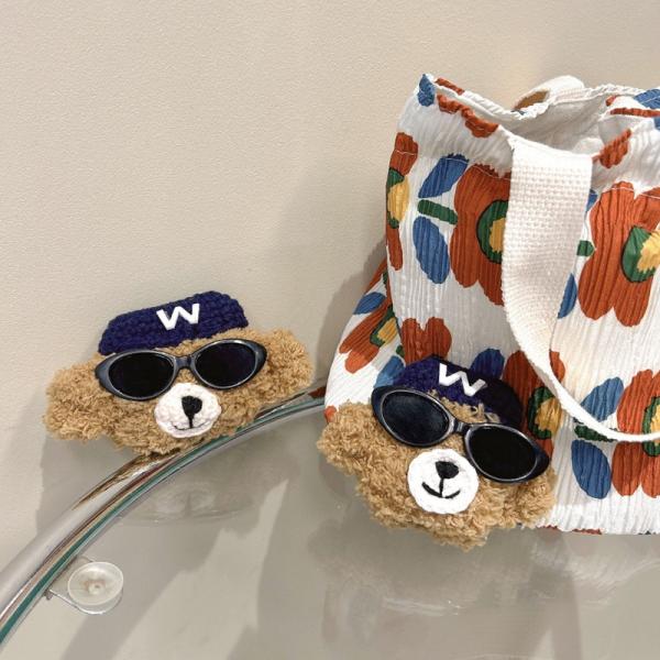 素材：ポリエステル対応機種：AirPods（第1/2世代)　AirPodsPro(第1/2世代)　AirPods(第3世代).  AirPods（第4世代） ※海外輸入品の為、キズ・汚れがある場合がございます。※商品画像はお客様のディスプレ...