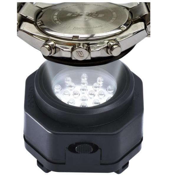 40,000ルクスのライトでソーラーウォッチを素早く安全に充電 - 太陽光は必要ありません。2つのソフトなゴムキャップが付属し、メンズまたはレディースのあらゆるソーラー腕時計のサイズにフィットします。UVフリーの白色光が腕時計を色あせや損傷...