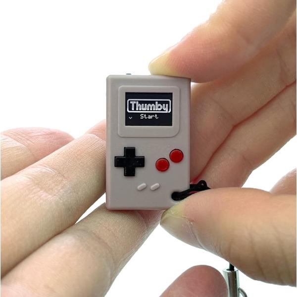・サポーター - 6,000人以上のKickstarterとIndiegogoのバッカーにサポート/購入され、Thumbyが生まれました。・ゲーム - 5つのレトロゲームがプリロードされています。・機能的なボタン - 6つの作動ボタンで操作...