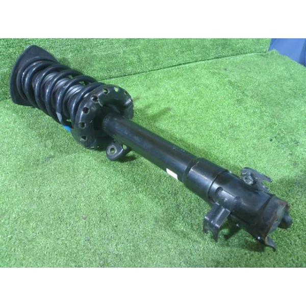 **** 商品説明を必ずご確認ください ****部品管理番号：000023422650410部品メーカー：SHOWAメーカー純正品番：52621-TDJ-J11部品名：左Rストラット部品メーカー品番：52620-TDJ-J120-M1部品区...