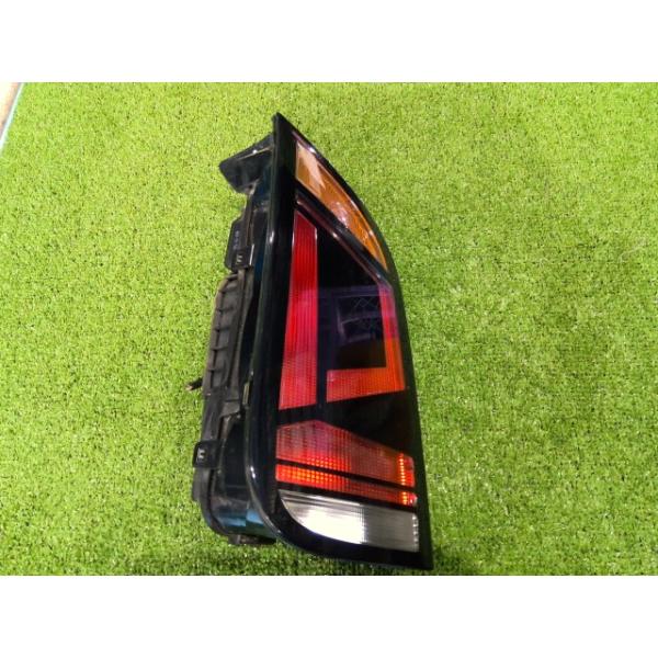 **** 商品説明を必ずご確認ください ****部品管理番号：000026014715600部品メーカー：varrocメーカー純正品番：1S0945095J部品名：左テールランプ部品メーカー品番：1S0945095J部品区分：リサイクル品車...