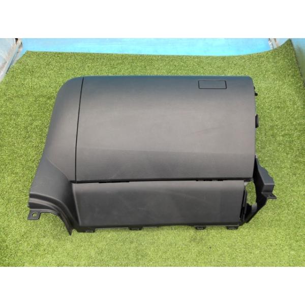 **** 商品説明を必ずご確認ください ****部品管理番号：000026408570210メーカー純正品番：55550-58100-C0部品名：グローブBOX部品区分：リサイクル品車名：アルファード車両タイプ名：5DBOXワゴン通称型式：...