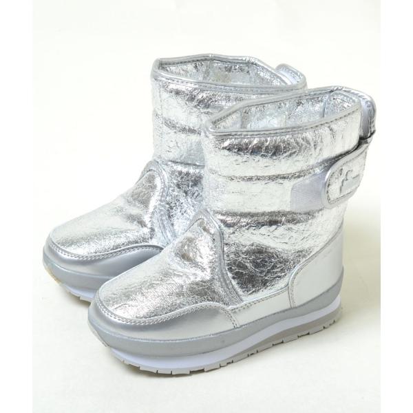 ■商品説明RUBBERDUCK CRACKED METALLIC Kids ラバーダック クラックト メタリック シルバー スノー ブーツ KIDS キッズ 子供インソールはボア素材で足全体から足首を暖かく包み込んでくれます。マジックテープ...