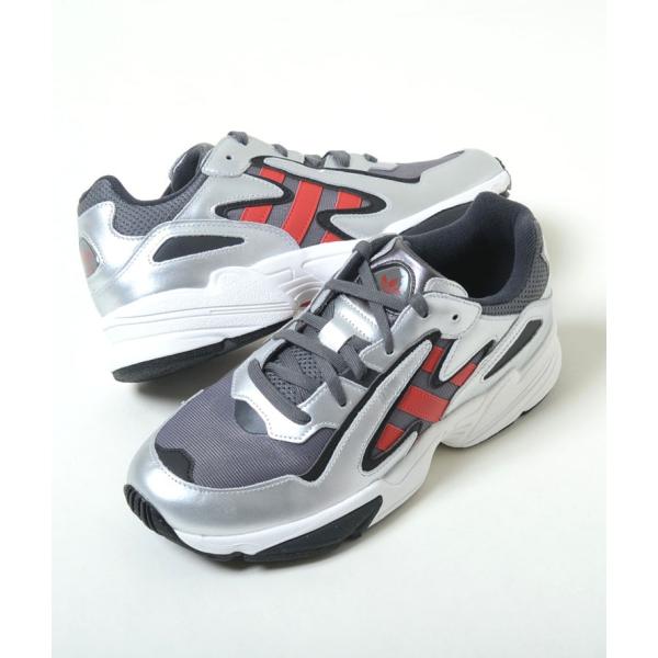 ■商品説明adidas YUNG-96 CHASM アディダス ヤング 96 キャズム レザーアッパーの作りで、サポート力のあるクッショニングの効いた履き心地が特徴。遊び心溢れるデザインに注目です。■カラーシルバー■サイズ展開25.5cm ...
