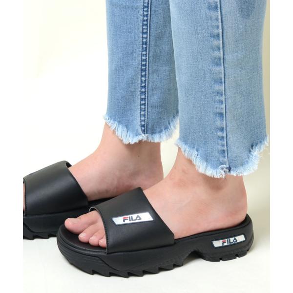 ■商品説明FILA HOMETOWN SLIDE SANDALS フィラ ホームタウンスライドサンダル肉厚でクッション性を向上させたレディースのフィラ・シャワーサンダル厚底モデル。ボリューミーなソールにシンプルなアッパーデザインを組み合わせ...