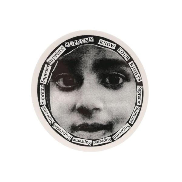 ■商品説明Supreme Know Your Rights Sticker シュプリーム ノウ ユア ライツSummer Teeで使われているデザインを落とし込んだステッカーです。■カラーホワイト■サイズ縦約約9.0cm×横約8.8cm※商...