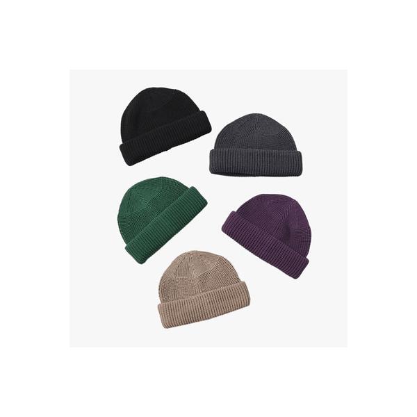 [RL-18-956]ブランドの定番アイテムとも言えるロールニットワッチ。こちらはシングル編みバージョンのモデルです。編み地をミドルゲージのリブ編みにし、適度な肉厚感を出しつつ頭にフィットするよう編み立てで形成しています。トップ（頭先）も目...