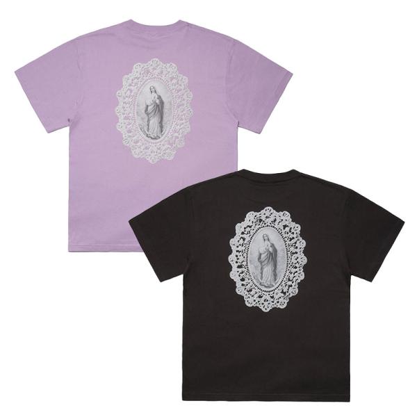 バックにレースのプリントが入ったTEE。マリアのモチーフをレースで表現しインパクトありつつ上品に仕上げています。-FLIP THE SCRIPT(フリップザスクリプト)-1995年スタート。サブカルチャー等からインスパイアされた感性をストリ...