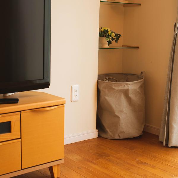 商品名　：折り畳めて自立する布ボックス（ランドリーバスケット）サイズ　：約 幅40cm × 高さ50cm収納容量：約60L素　材　：綿、ポリエステル、合皮（ホワイトの持ち手のみ）本体重量：約360g耐荷重　：約20kgご留意ください：生地の...