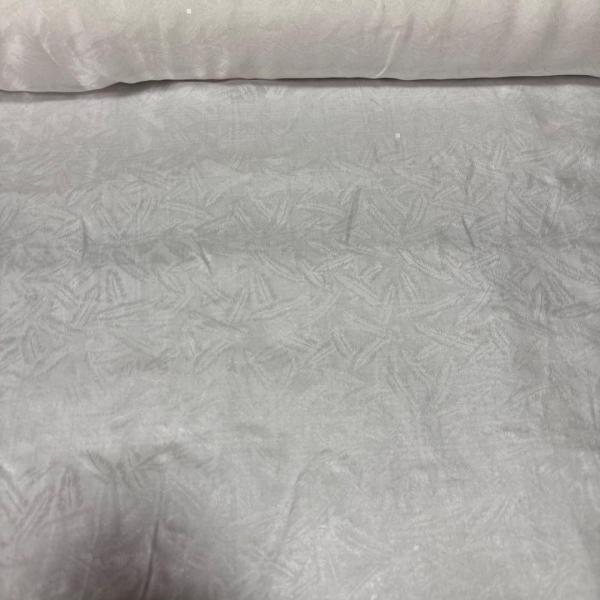 #エコキジ2954【仕様】素材：  シルク100  %幅 ：    100cm厚み：  0.2mm長さ：  3M縫製工場にて製造ロットあまりを譲り受けた品を格安にてご案内いたします素材、原産国がわからない生地もありますが高価な婦人洋服を製造...