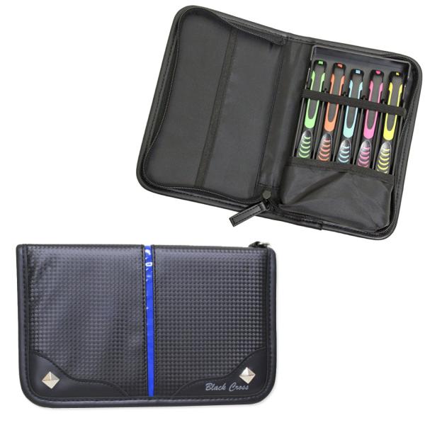 小学校の図工の時間に使用する彫刻刀です。ブラックレザー調のスタイリッシュなデザインの彫刻刀セット。デコボコのある立体レザーを使用している彫刻刀バッグの表面は重厚感すら感じさせるどっしり感のあるカッコイイ彫刻刀セット。小学生におすすめの彫刻刀...