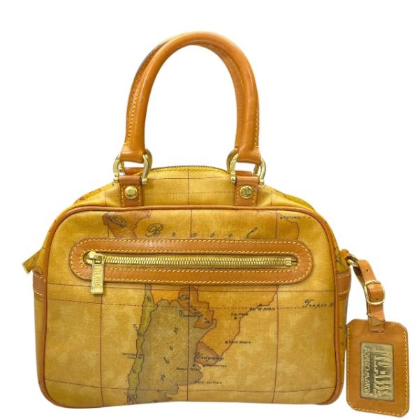 【ブランド】 PRIMA CLASSE ALVIERO MARTINI プリマクラッセ【商品名】 2wayバッグ【商品番号】 -【カラー】 キャメル【サイズ】 横　25.5cm　縦　18.5cm　奥行　9cm【素材】 PVC【付属品】 チャ...