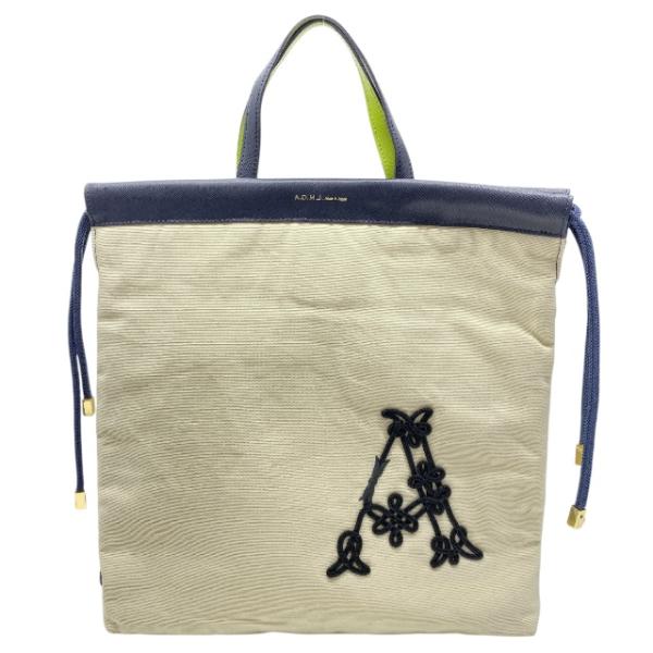 【ブランド】 A.D.M.J エーディーエムジェイ【商品名】 ハンドバッグ【商品番号】 -【カラー】 ホワイト/ネイビー/グリーン【サイズ】 横：36cm　縦：36cm　奥行：4cm【素材】 ポリアミド/コットン【付属品】 チャーム/カード...