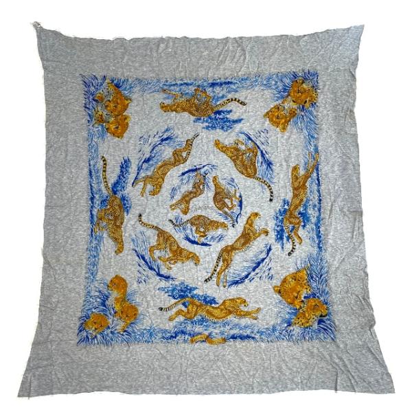 【ブランド】 HERMES エルメス【商品名】 Guepards/スカーフ【商品番号】 -【カラー】 ライトグレー/オレンジ/ブルー【サイズ】 約110×110cm【素材】 コットン【付属品】 -【ランク】 Bランク【コメント】 保管時のシ...