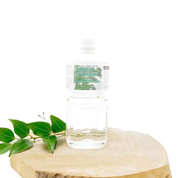 宮崎県産のクスノキを水蒸気蒸留して抽出した芳香蒸留水です。天然木由来のさわやかで清涼感のある香りが広がり、日常空間を心地よく整えます。毎日の暮らしに自然の恵みを手軽に取り入れられます。●国産芳香蒸留水宮崎県の雄大な自然環境で育ったクスノキか...