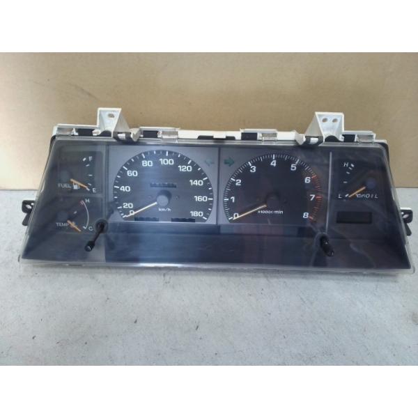 **** 商品説明を必ずご確認ください ****部品管理番号：260130500461400部品名：スピードメーター部品区分：リサイクル品管理品番：4ドアセダン3A-LU A240-562車名：カリーナ認定型式：E-AT150-AEPFS ...