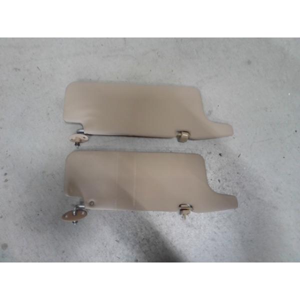 **** 商品説明を必ずご確認ください ****部品管理番号：260130500777350部品名：サンバイザー部品区分：リサイクル品管理品番：4ドアセダン3A-LU A240-562車名：カリーナ認定型式：E-AT150-AEPFS サン...