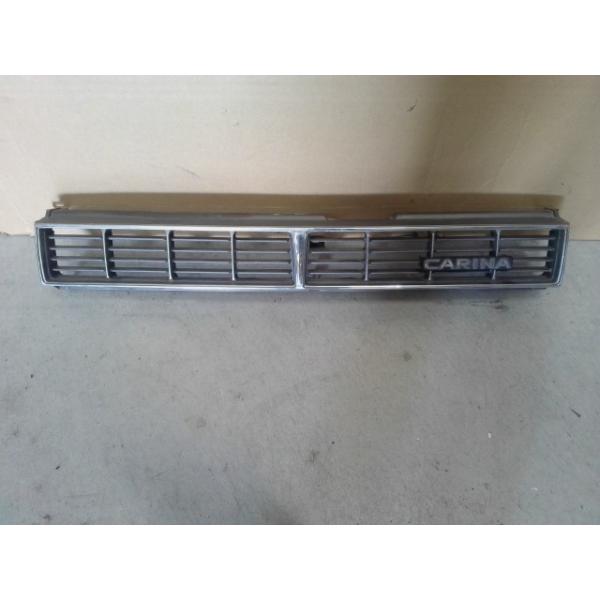 **** 商品説明を必ずご確認ください ****部品管理番号：260130501710400部品名：ラジエータグリルメーカー代替品番：旧車部品区分：リサイクル品管理品番：4ドアセダン3A-LU A240-562車名：カリーナ認定型式：E-A...