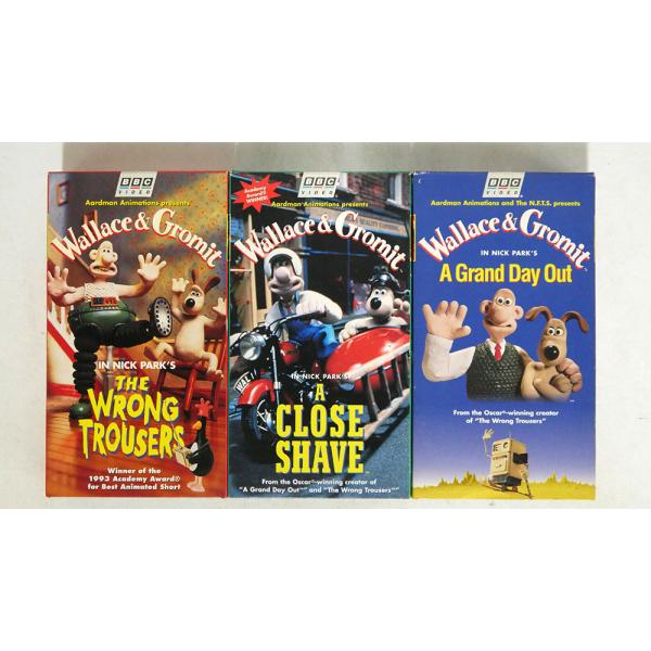 商品：WALLACE&amp;GROMIT3枚セットメディアフォーマット：VHSコメント：商品の状態は完全ノーチェックです。状態は良いものから汚れや傷みがあるものまで様々です。盤のスレ、帯の破れ・汚れ等があるものもございます。見本盤、レンタ...