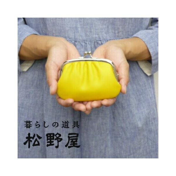 1945年創業の、自然素材を中心とした生活道具を扱う松野屋。丈夫で買いやすく、美しく、長く使えて楽しめる雑貨をお届けしています。牛革を使ったがま口財布です。昭和レトロなデザインが、かわいいですね。昔ながらのデザインに、口金をニッケルメッキに...