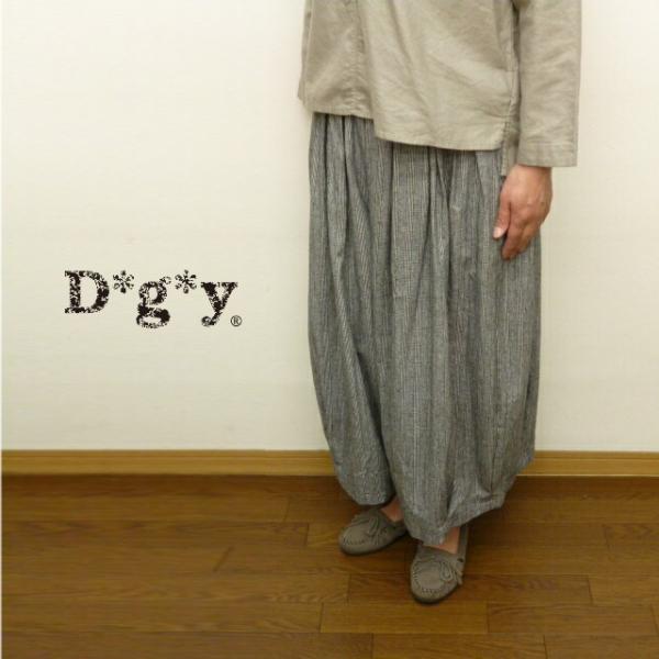 肌触りの良さ、着やすさを追求した大人のデイリーウェアを提案するD*g*y（ディージーワイ）気取らず自分らしくいられる、ナチュラル&amp;カジュアルなブランドです。チェックのワイドパンツです。たっぷりとワイドなシルエットがポイント。裾が、す...