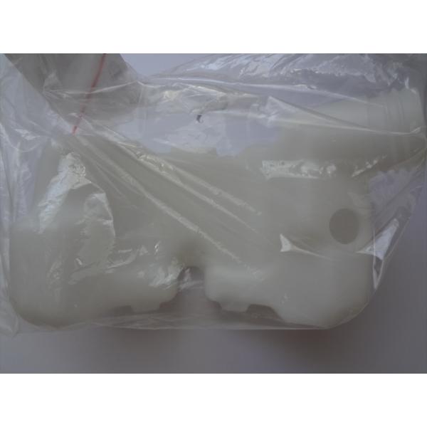 新品 マキタ エンジン刈払機 MEM425 MEM427の燃料タンク 純正部品 450566-4です。※品番通りでの提供です。最初からキャップは付属しません。部品のため基本的にパッケージは付属しません(部品番号の記載もありません)。