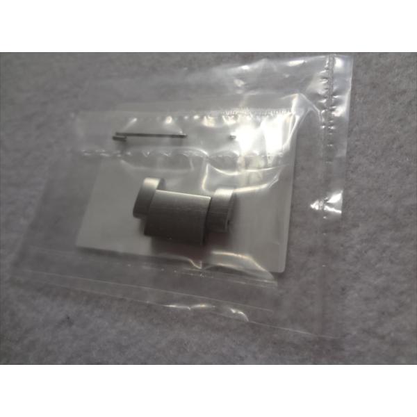 Citizen純正 PMD56-2951, PMD56-2952 チタニウムベルト用 腕時計チタンバンド駒 コマ Band Link 59-T00542Pです。取り付けるためのパーツも付属しています。非常に小さいものですので取り扱いにご注意...