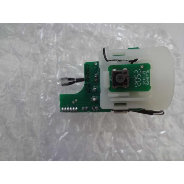 マキタ ペンドライバドリル DF010D DF012D用スイッチ 部品 638605-2です。写真撮影等のためパッケージを開封します。パッケージは付属しません(部品番号の記載もありません)。