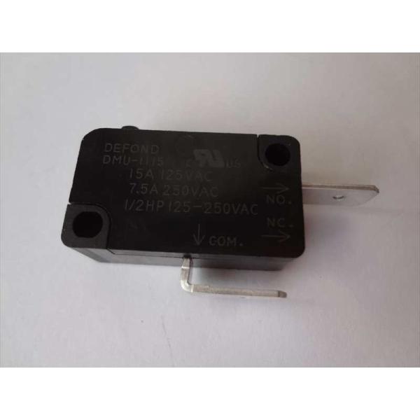 マキタ バリカン MUM1600 MUH2301用スイッチ  純正部品 650593-3です。DEFOND DMU-1115-2などの記載があります(変わる場合あり)。写真撮影等のためパッケージを開封しています。部品のため基本的にパッケージ...