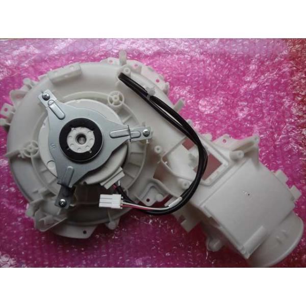 パナソニック 純正 NA-VX900AR NA-VX900AL用 ファンケースユニット(循環ファンモータ) 修理 部品 AXW0851A4200です。ZWT-135の記載があります(変わる場合あり)。写真撮影等のためパッケージは開封します。