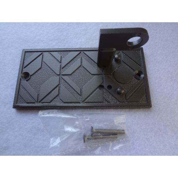 リクシル(新日軽) C8AAB0149 門扉 A型錠内掛け受け エクステリア部品です。写真撮影等のためパッケージは開封しています。