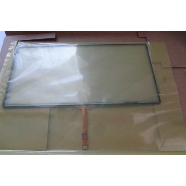 パナソニック 純正部品 ナビ CN-HE02D用タッチパネル です。写真撮影等のためパッケージを開封しています。