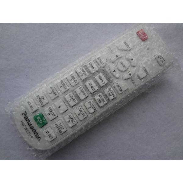 新品 パナソニック 純正 プロジェクター リモコン 型番：N2QAYA000204 です。