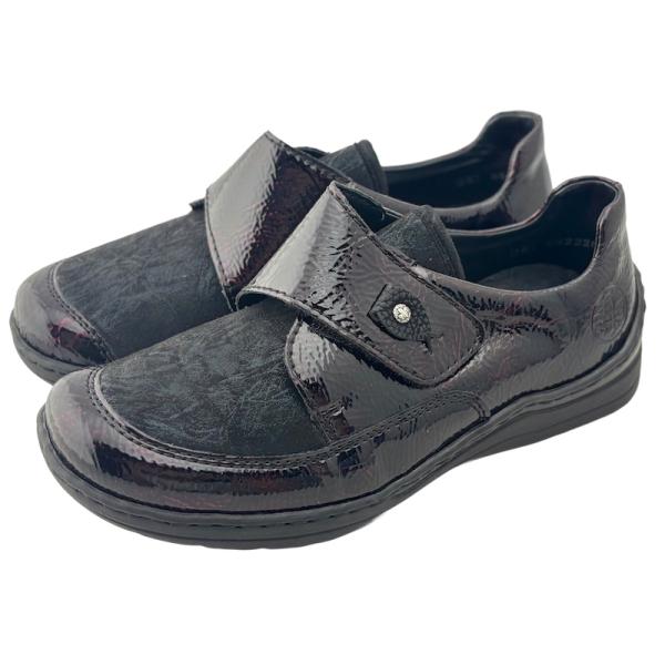 足への負担が少ない靴を作り続けているドイツの〈リーカー〉。脱ぎ履きがしやすく靴底の屈曲性も充分で軽快に歩けます。【素材】天然皮革※突然の完売のため在庫を用意できない場合があります。あらかじめご了承くださいませ。