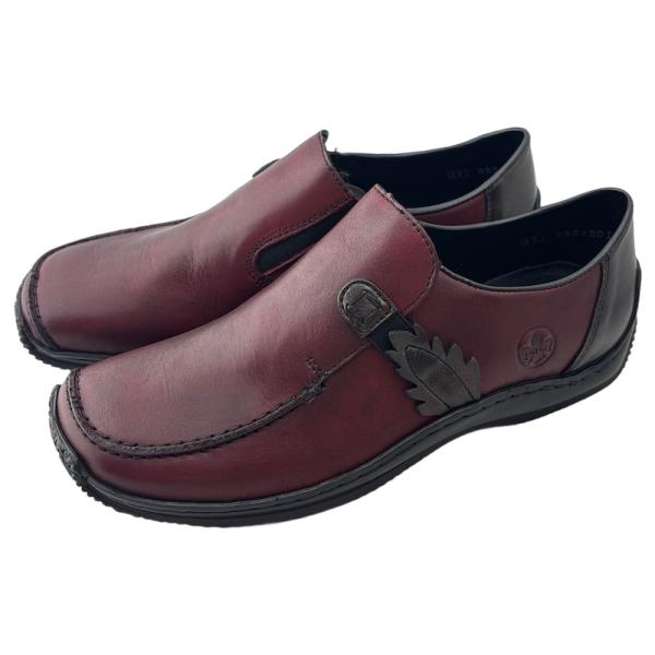 足への負担が少ない靴を作り続けているドイツの〈リーカー〉。靴底の屈曲性も充分で軽快に歩けます。【素材】天然皮革足指を締めつけにくい人気のスクエアトウ木型を使ったシンプルな一足。ふかふかのインソールを採用しているので足裏に優しいのも魅力です。...