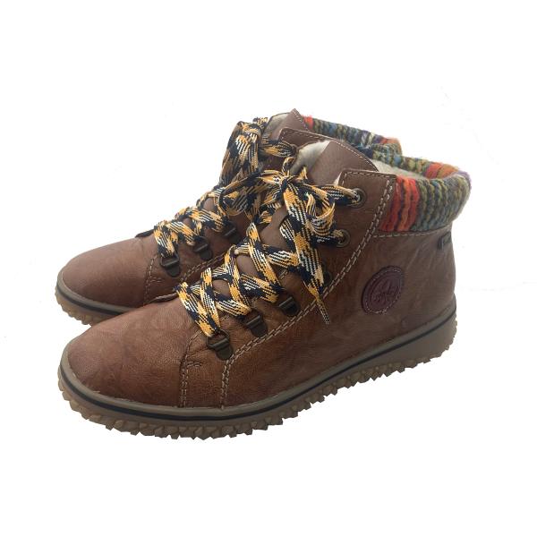 足への負担が少ない靴を作り続けているドイツの〈リーカー〉。脱ぎ履きがしやすく靴底の屈曲性も充分で軽快に歩けます。【素材】天然皮革※突然の完売のため在庫を用意できない場合があります。あらかじめご了承くださいませ。