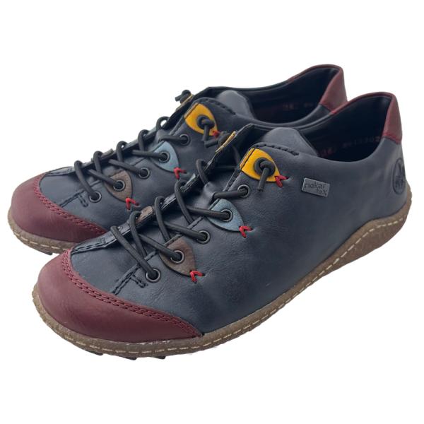 足への負担が少ない靴を作り続けているドイツの〈リーカー〉。このシューズはアンティーク風のニュアンスを持つレザーが特徴。靴底の屈曲性も充分で軽快に歩けます。【素材】天然皮革足指を締めつけにくい人気のスクエアトウ木型を使ったシンプルな一足。ふか...