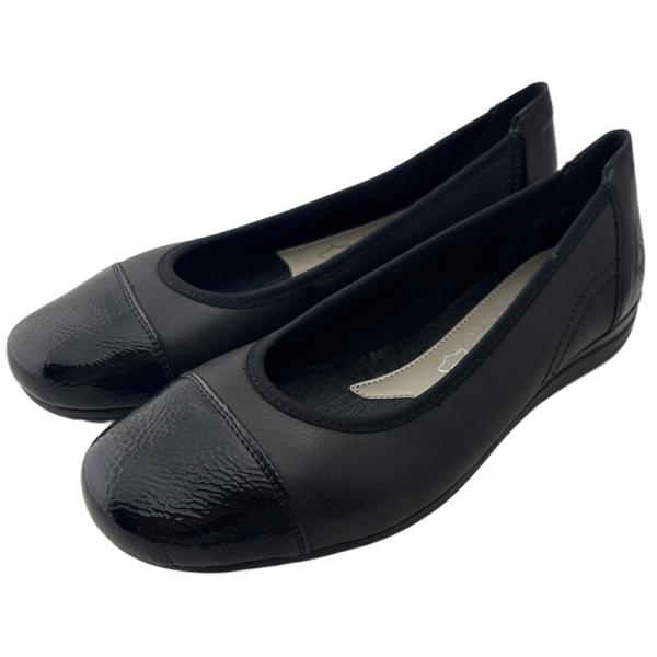 1874年創業、ドイツ有数のシューズメーカー。表情豊かなデザインと快適性を追求したつくりは、国内外で高く評価されています。足への負担が少ない靴を作り続けているドイツの〈リーカー〉。靴底の屈曲性も充分で軽快に歩けます。【素材】天然皮革※突然の...