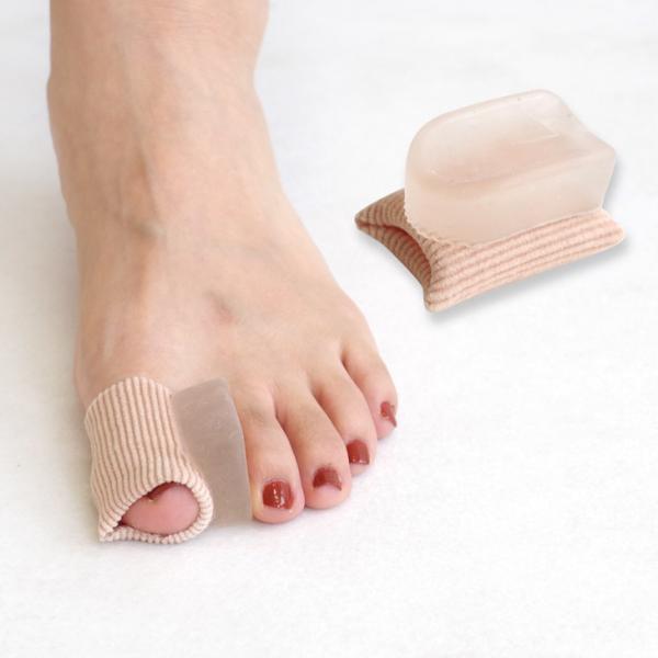 辛い外反母趾の予防や、サポートに役立つ親指保護シリコンサック。親指と人差し指を優しく広げて、矯正しストレッチすることによって、正しい足指の使い方ができるよう補助。患部を保護し、外反母趾の原因となる、足指の悪い習慣を予防・改善し、正しい歩き方...