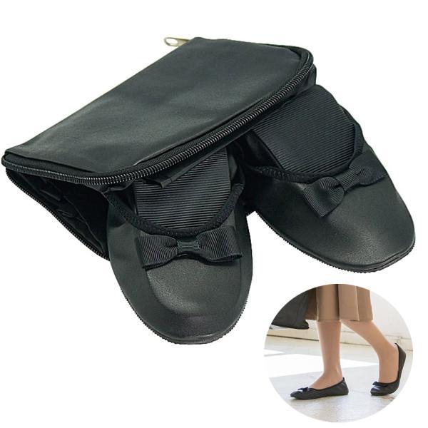 カジュアルにもフォーマルにも使える携帯ルームシューズ！シューズを出して、広げるとトートバッグにもなるポーチ付き。柔らかい生地とゴムのパイピングで優しく足にフィットします。旅行や出張中の飛行機やホテル、参観日やお稽古事など、色々なシーンで利用...