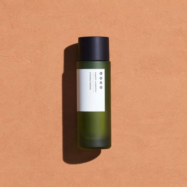 肌に自然の叡智をa o n o は、肌や心の変化と向き合う男性のためのオーガニックコスメ。男性の肌はシェービングや日焼けによりダメージが蓄積されやすく、肌のうるおいが失われやすい環境にあります。30代前後からは見た目の印象にも関わる、乾燥で...