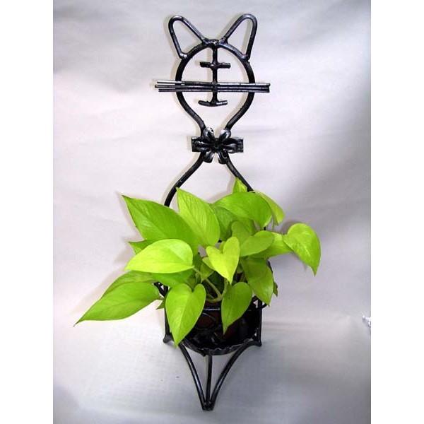 【発売日：2025年07月17日】この商品を税込み￥２６８０→￥９８０の超特価セール中！！是非、この機会に！花形のネクタイをしたネコのスタンドで、スチール製で、5号鉢まで入りますので、お花や観葉植物を入れると、とてもゴージャスな雰囲気になり...