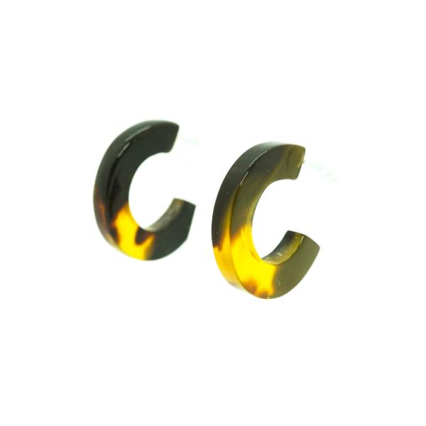 創業２００年を越える石川べっ甲製作所が伝統と革新を追求した結果、「Simple is Best」という答えにたどり着きました。そんな Simple is Best から生まれたのが「Simples B」べっ甲細工は１７世紀前半、ポルトガルか...