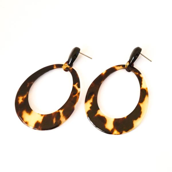 創業２００年を越える石川べっ甲製作所が伝統と革新を追求した結果、「Simple is Best」という答えにたどり着きました。そんな Simple is Best から生まれたのが「Simples B」べっ甲細工は１７世紀前半、ポルトガルか...