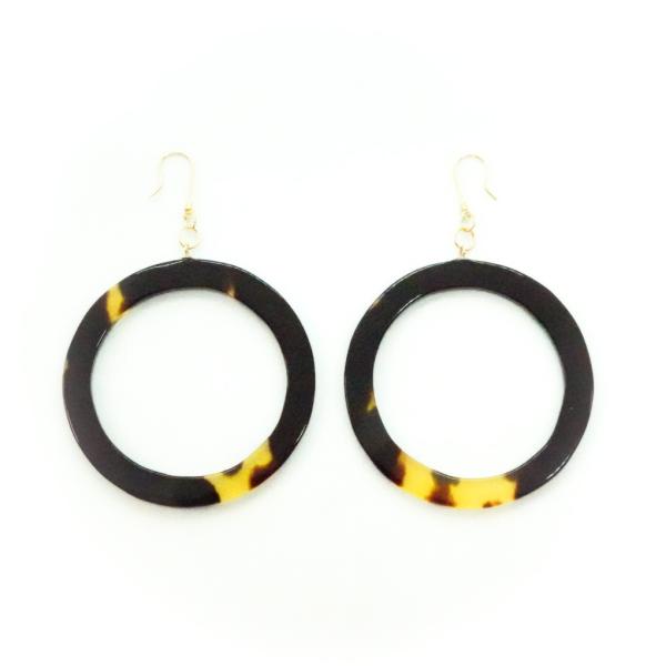 創業２００年を越える石川べっ甲製作所が伝統と革新を追求した結果、「Simple is Best」という答えにたどり着きました。そんな Simple is Best から生まれたのが「Simples B」べっ甲細工は１７世紀前半、ポルトガルか...