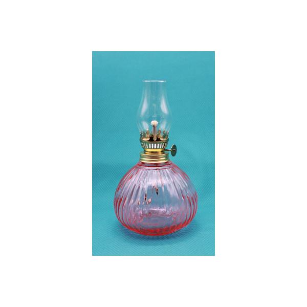 ■商品説明新商品のピンクシェル油壺にクリアーミニホヤをつけました。貝殻のような線が入った、丸みのある可愛い油壷のランプです。芯は4mmスーパーハード芯（商品番号 SINBO-SH）です。■芯サイズ：棒芯スーパーハードタイプ■全高：約17.5cm